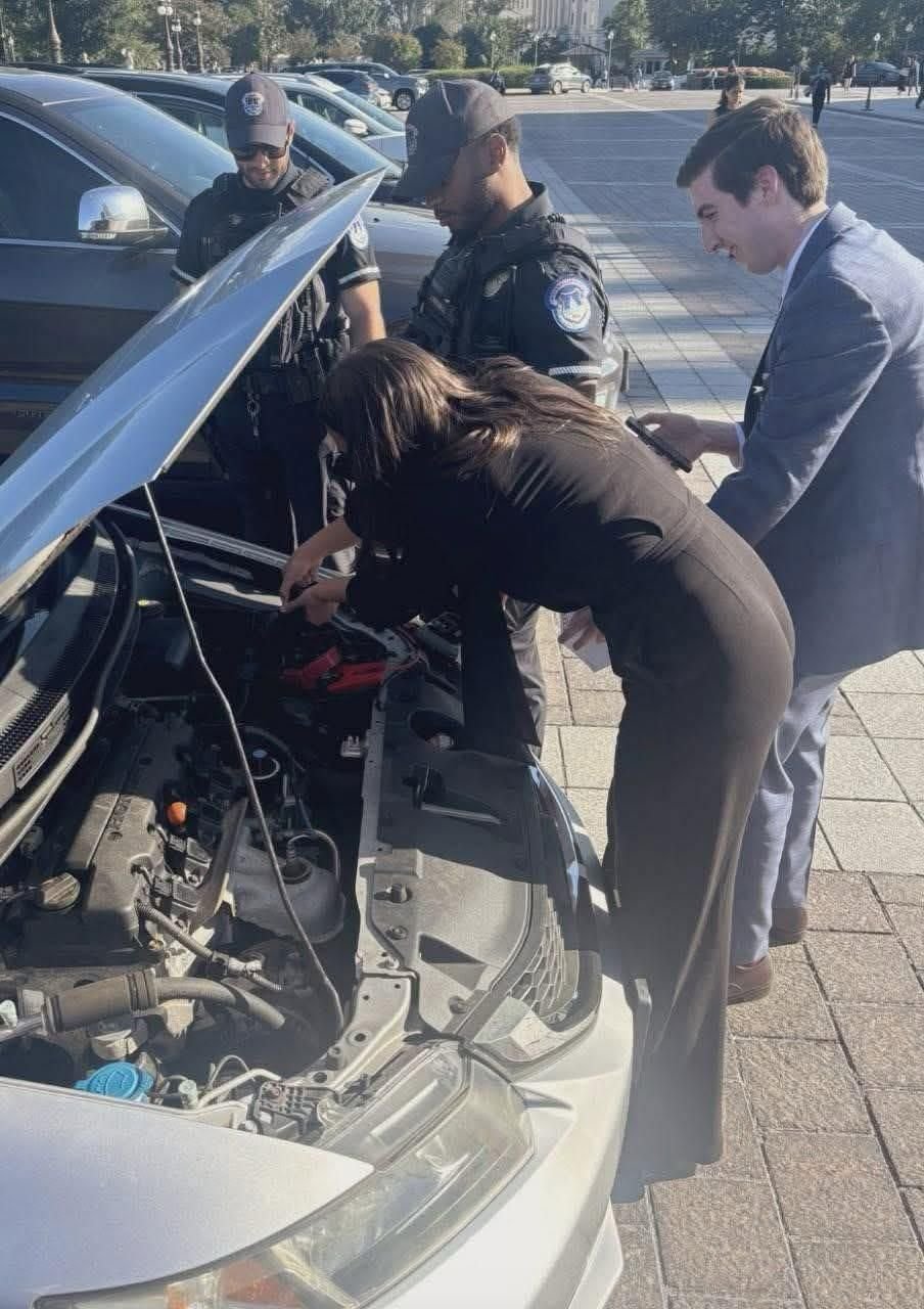 Photo Of AOC Turns Heads Online After People Spot Unexpected Detail ...